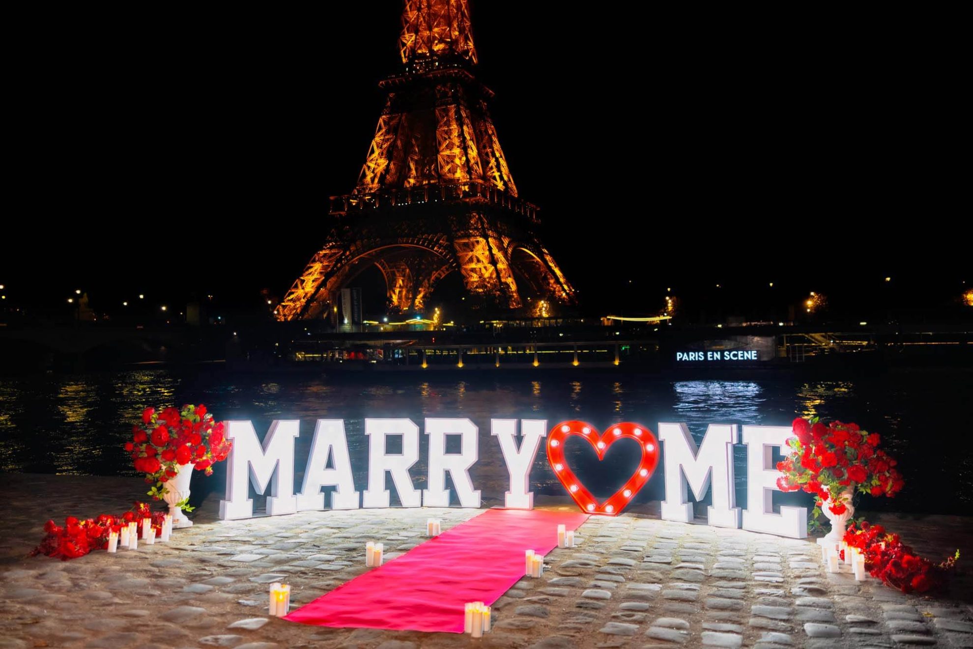 Eiffel Tower Proposal – Best Packages and Locations in Paris